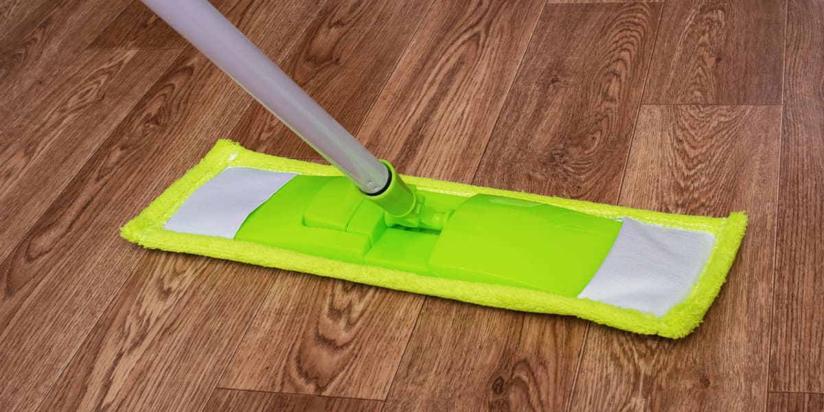 how to clean vinyl plank floors